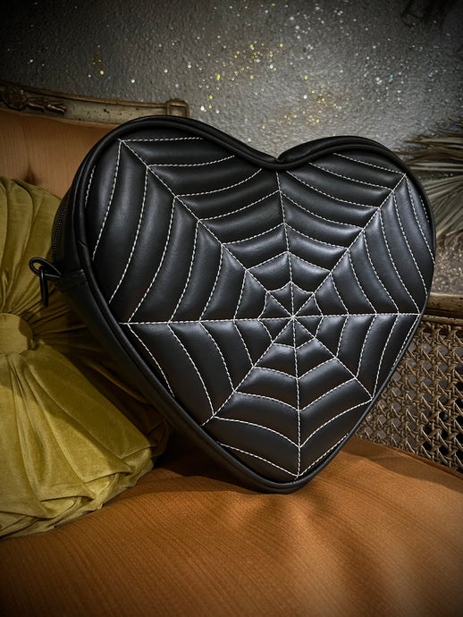 Lovepainandstitches – Love Pain and Stitches